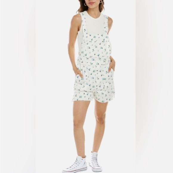 WeWoreWhat | Shorts | Nwt Weworewhat Revolve Floral Shortall Overall ...